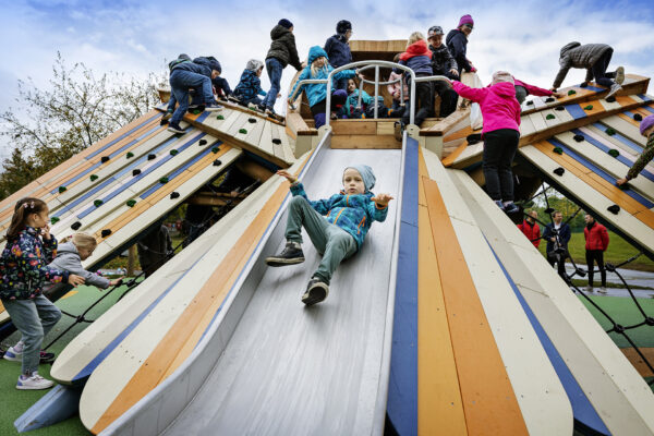 KOMPAN Playgrounds | Highwire | Exclusive KOMPAN Dealer