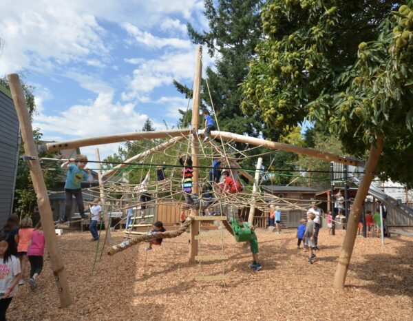 KOMPAN Playgrounds | Highwire | Exclusive KOMPAN Dealer