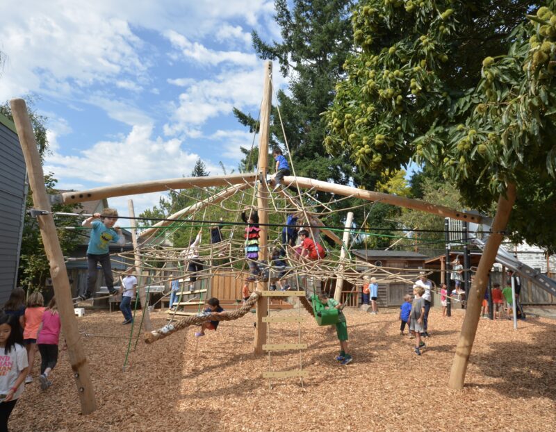 KOMPAN Playgrounds | Highwire | Exclusive KOMPAN Dealer